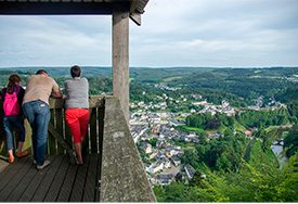Het Kasteel van Godfried van Bouillon en het Graf van de Reus in ...