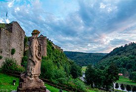 Het Kasteel van Godfried van Bouillon en het Graf van de Reus in ...